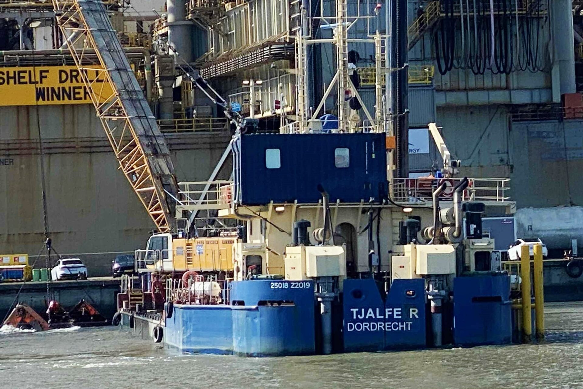 Nye motiver på Esbjerg Havn: Mudder, skibsophug og borerigge ...