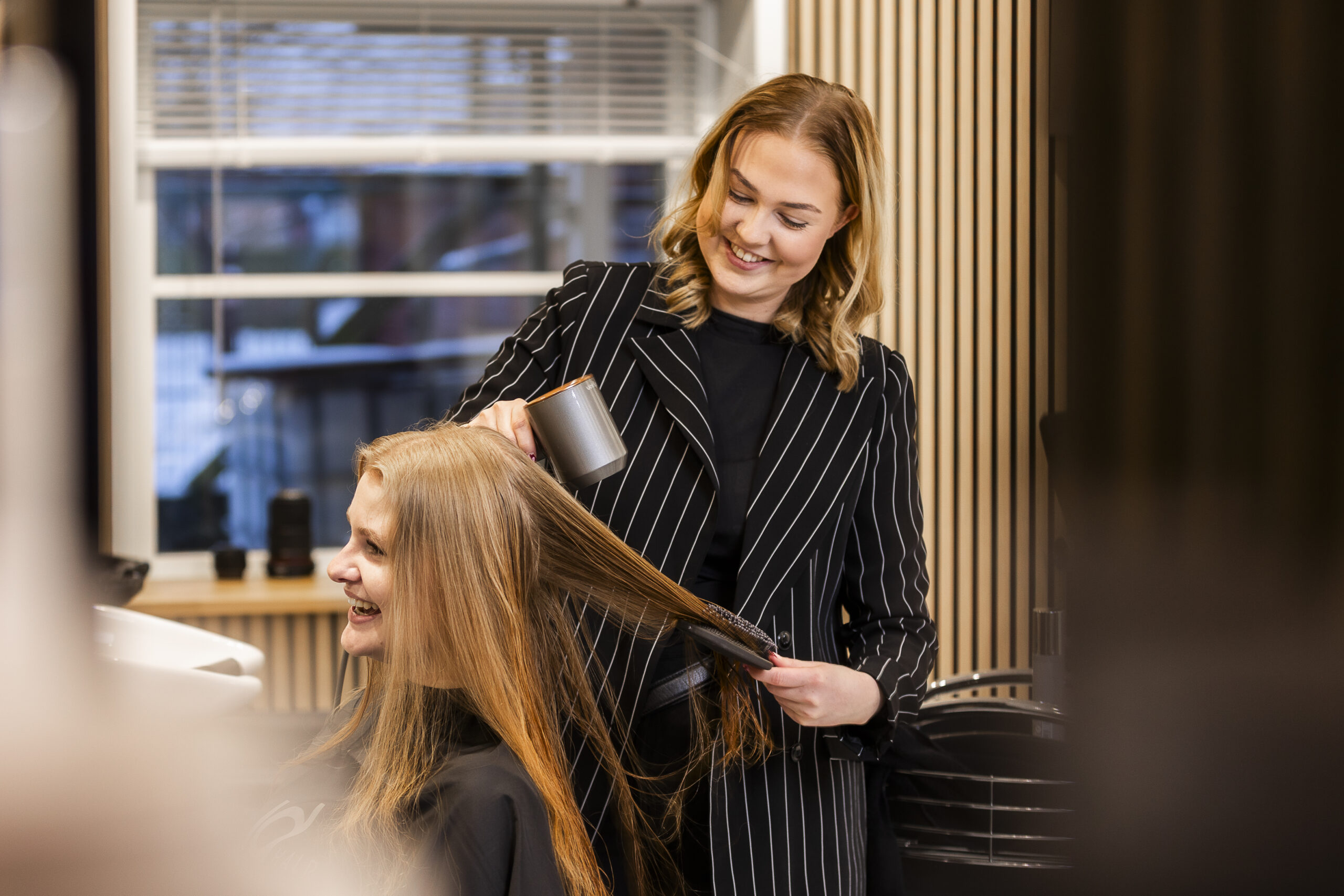 22-årige Emma har åbnet egen salon: - Jeg vil skabe mit eget sted ...